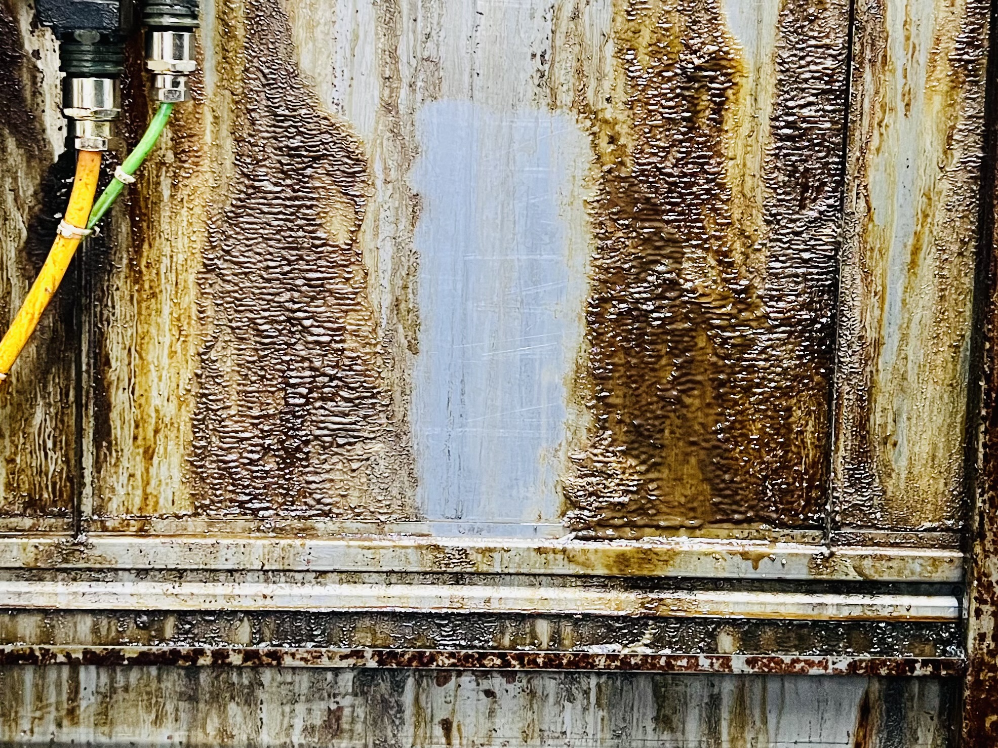 Removing oil with dry ice blasting - White Lion