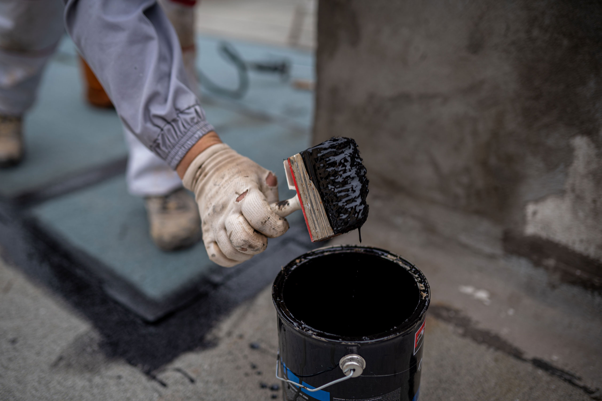 Remove tar with dry ice blasting - White Lion